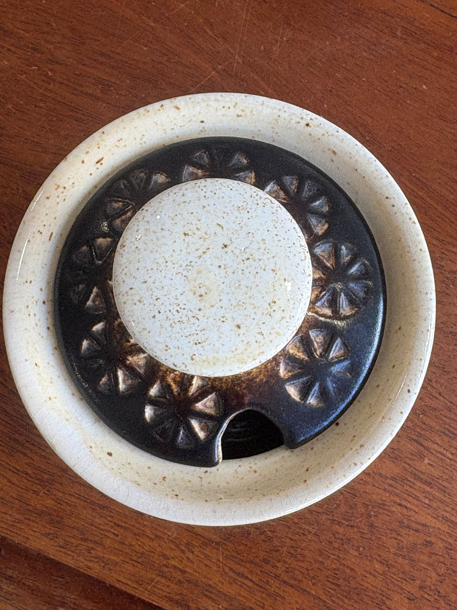 1970s Iden Pottery Mustard Pot with Lid – Rye Sussex, 9cm – windsorvintage